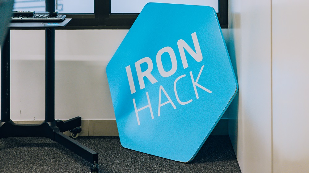 Ironhack e Coverflex lançam bolsa para promover o talento feminino ...